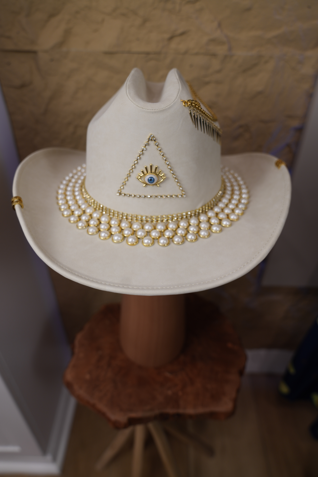 White hat with jewelry and pearls – Aquamarie - Swimwear
